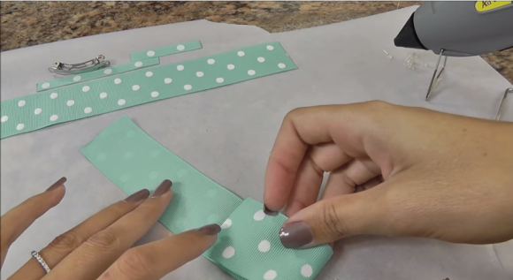 Easy DIY Hair Bow Tutorial - DIY Projects for Teens